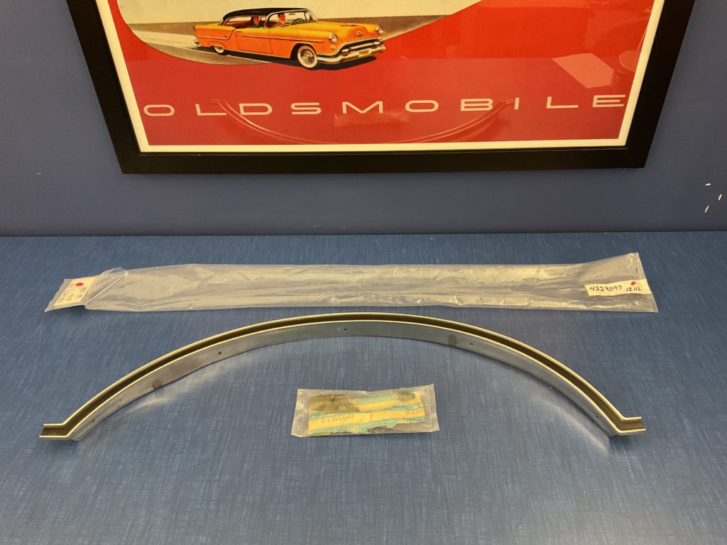 1966 Oldsmobile NOS Right Hand Rear Wheel Opening Molding GM # 4227097 ...