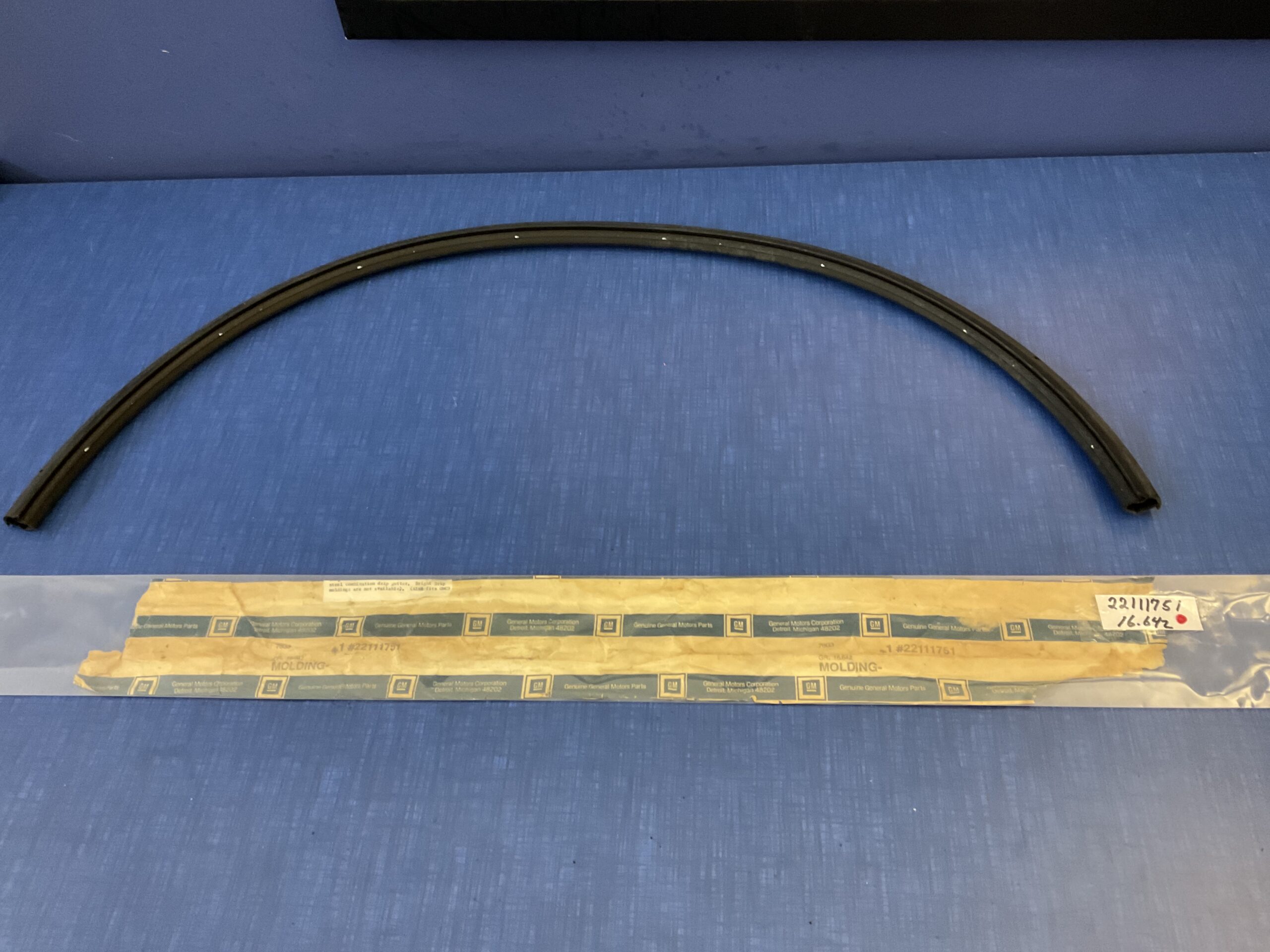 1982 - 1994 Chevrolet S10 Pickup NOS Right Hand Front Roof Drip Molding ...