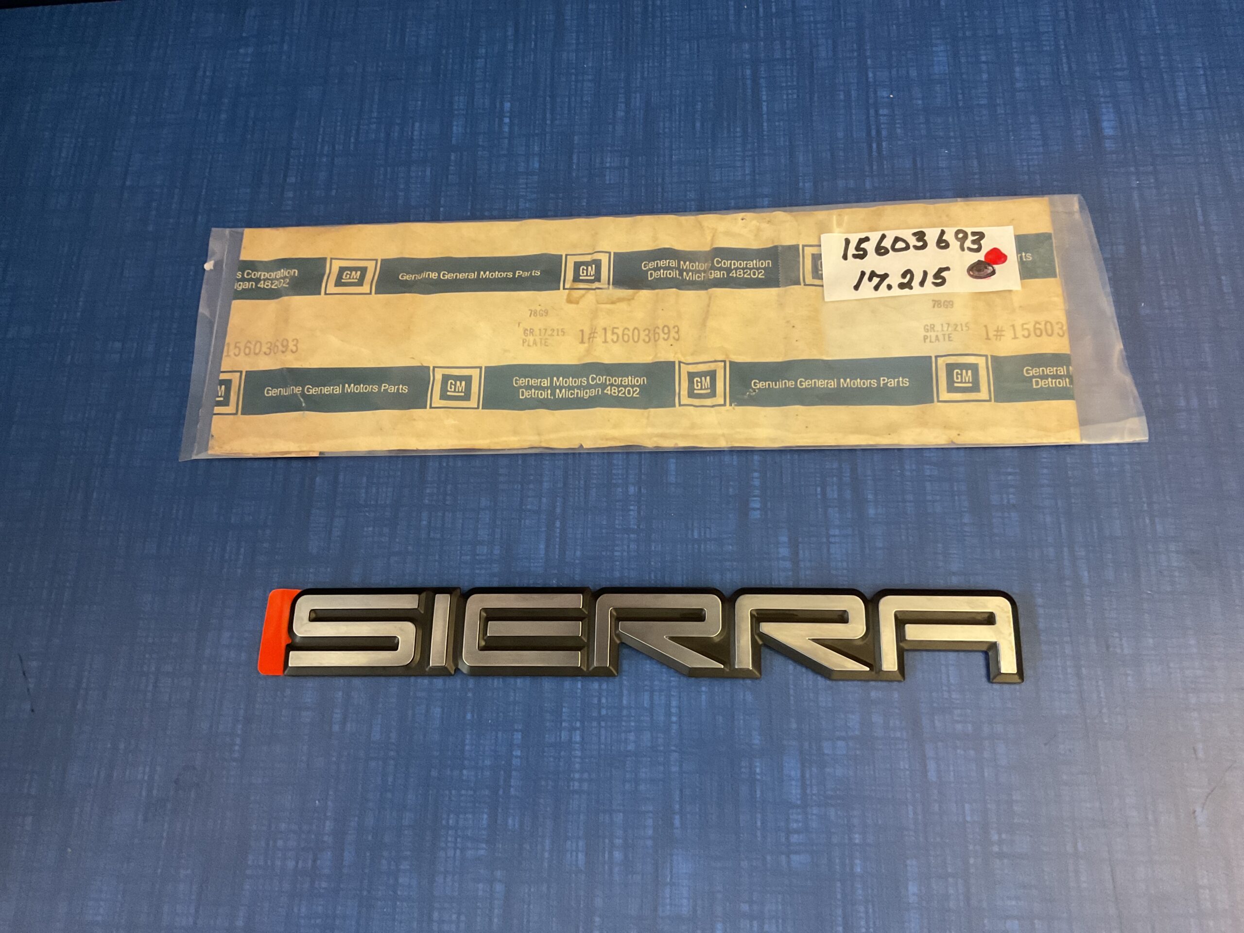 1998 - 2000 Chevrolet & GMC Pickup End gate "Sierra" Emblem Name Plate ...